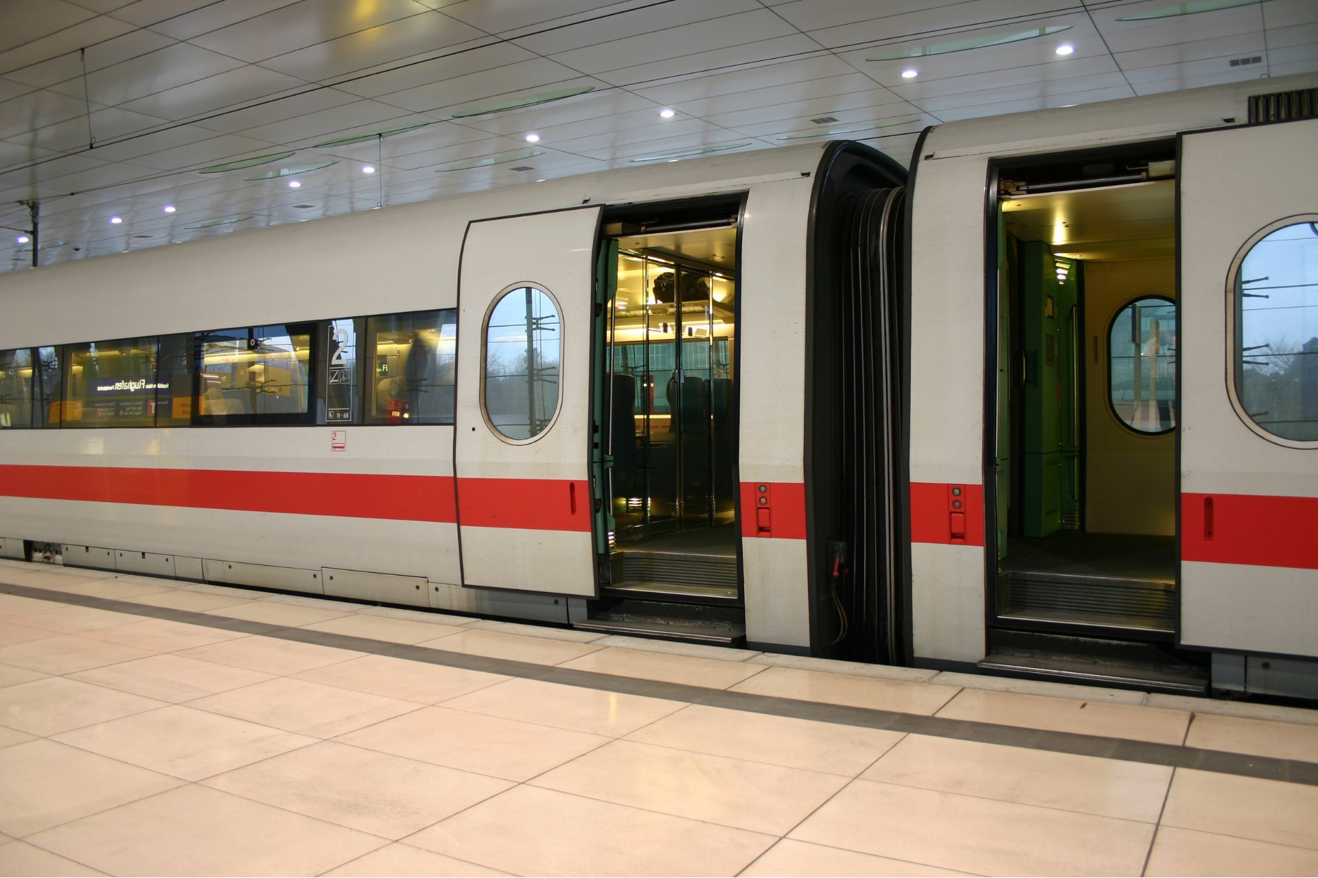 Miniature Dampers in Train Sliding Doors | BIBUS France